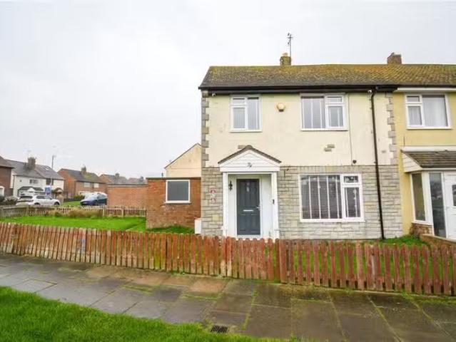 3 bedroom end of terrace house for rent in Tern Way, Moreton.