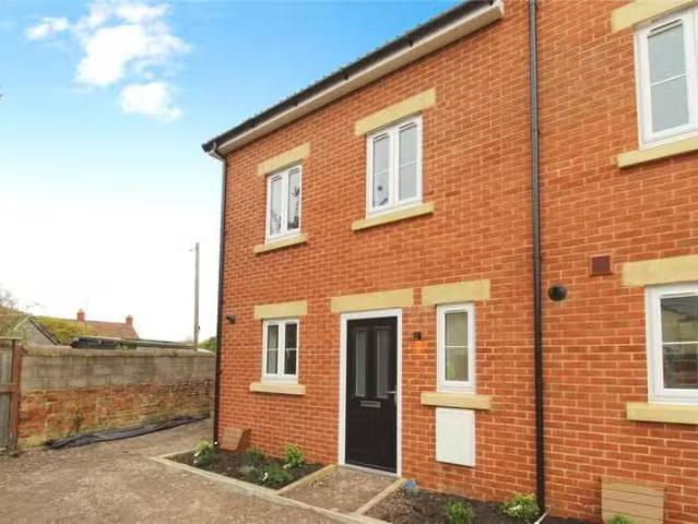 3 bedroom end of terrace house for rent in The Stern, Trowbrid.