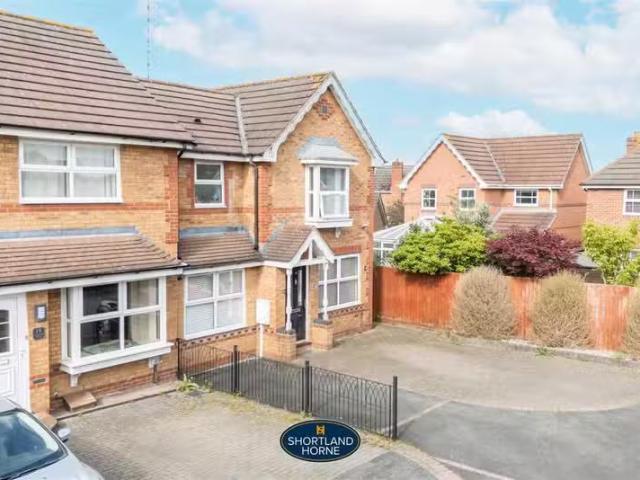 3 bedroom end of terrace house for rent in Tideswell Close, Bi.