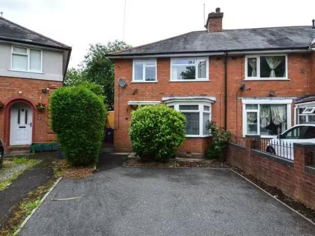 3 bedroom end of terrace house for rent in Tinkers Farm Road.