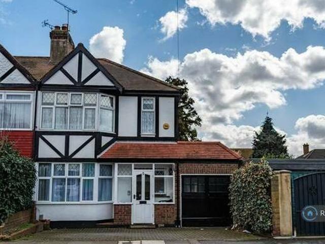 3 bedroom end of terrace house for rent in Trelawney Road Ilford IG6