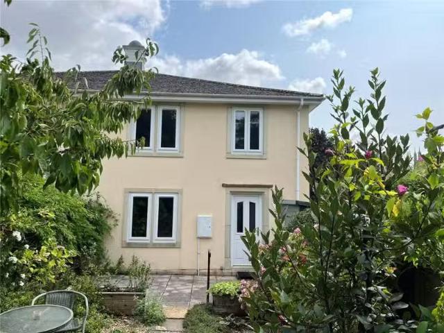 3 bedroom end of terrace house for rent in Tucked away, just a.