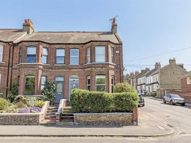 3 bedroom end of terrace house for rent in Upper Dane Road, Ma.