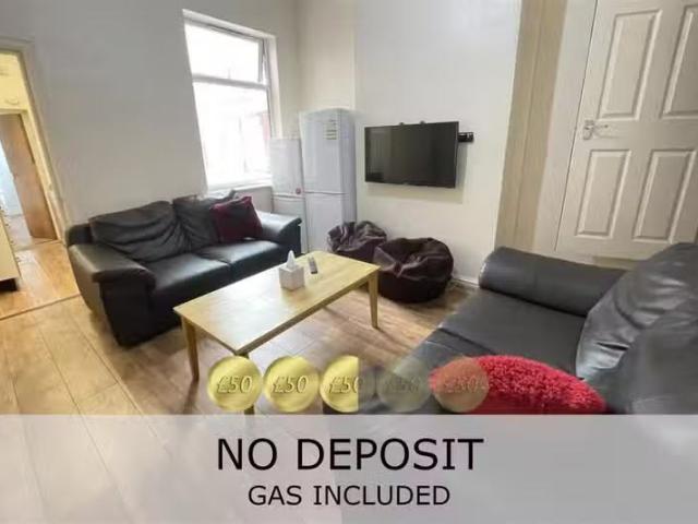 3 bedroom end of terrace house for rent in Utility Bills Inclu.