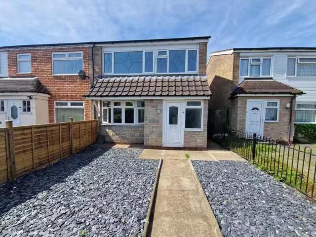 3 bedroom end of terrace house for rent in Valencia Croft, Bir.