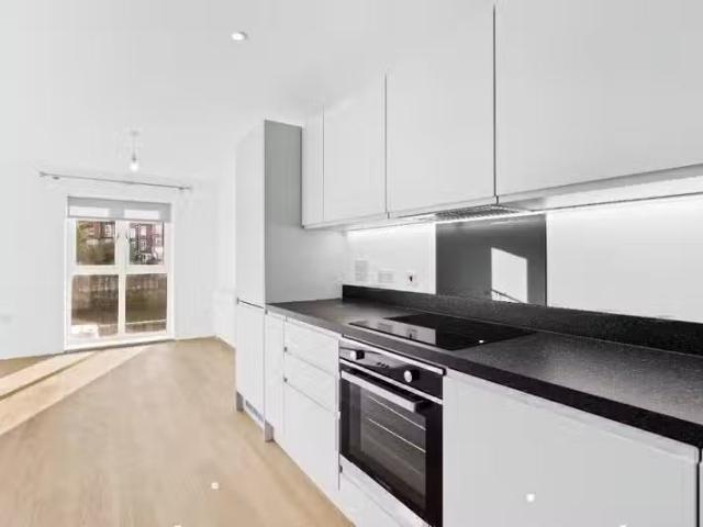 3 bedroom end of terrace house for rent in Victor Francis Cres.
