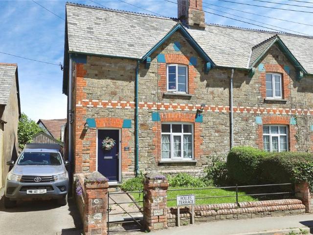 3 bedroom end of terrace house for sale