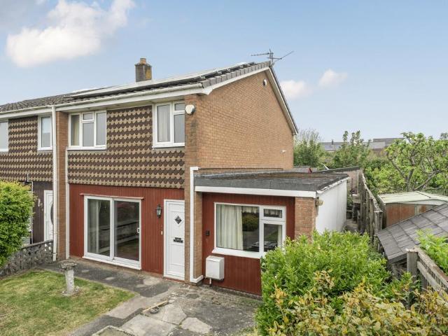 3 bedroom end of terrace house for sale
