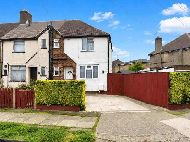 3 bedroom end of terrace house for sale