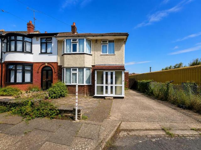 3 bedroom end of terrace house for sale