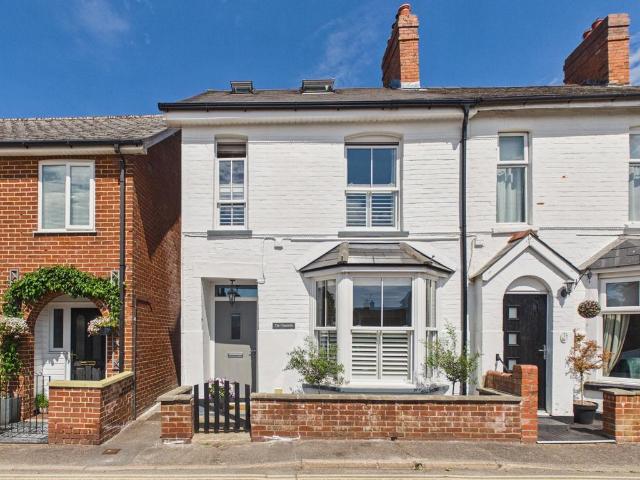 3 bedroom end of terrace house for sale