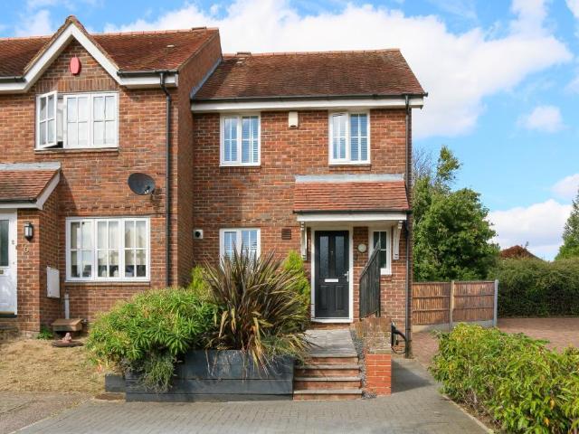 3 bedroom end of terrace house for sale