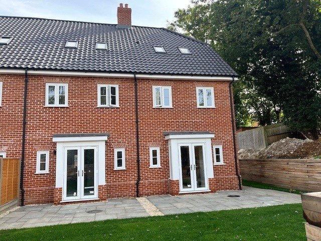 3 bedroom end of terrace house for sale