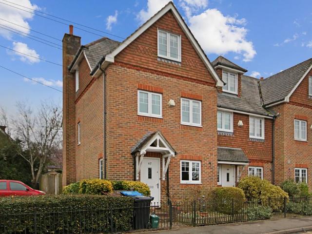3 bedroom end of terrace house for sale