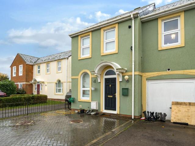 3 bedroom end of terrace house for sale