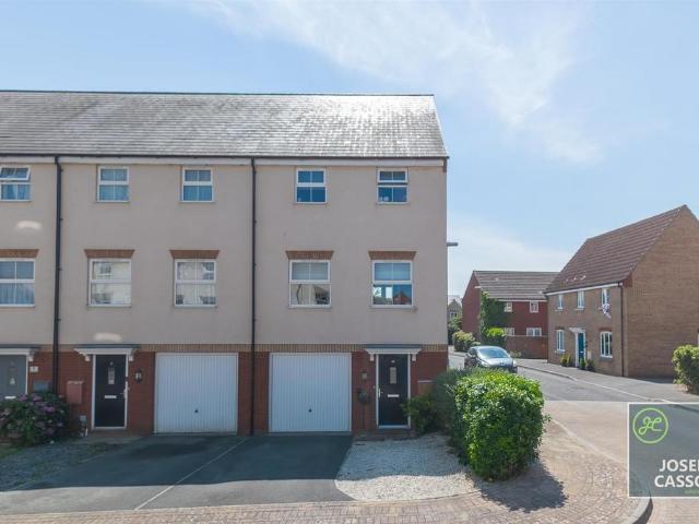 3 bedroom end of terrace house for sale