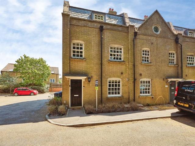 3 bedroom end of terrace house for sale