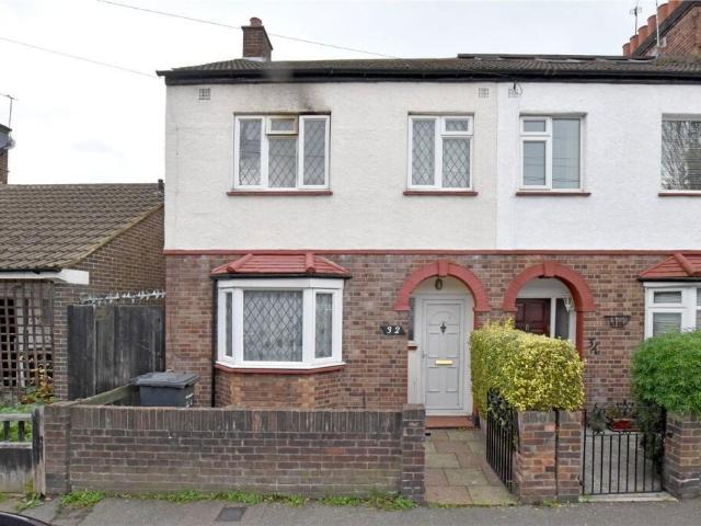 3 bedroom end of terrace house for sale