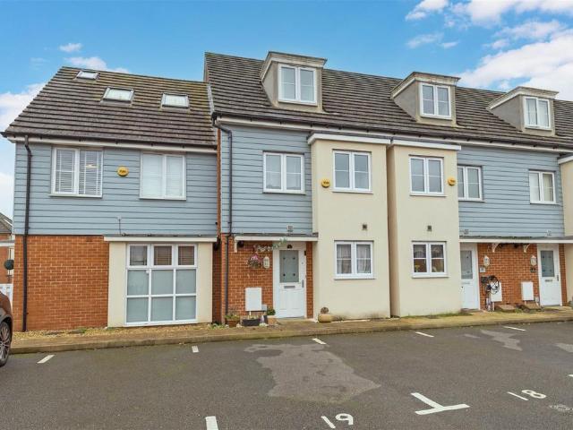 3 bedroom end of terrace house for sale