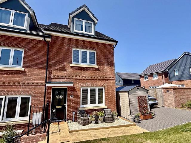 3 bedroom end of terrace house for sale
