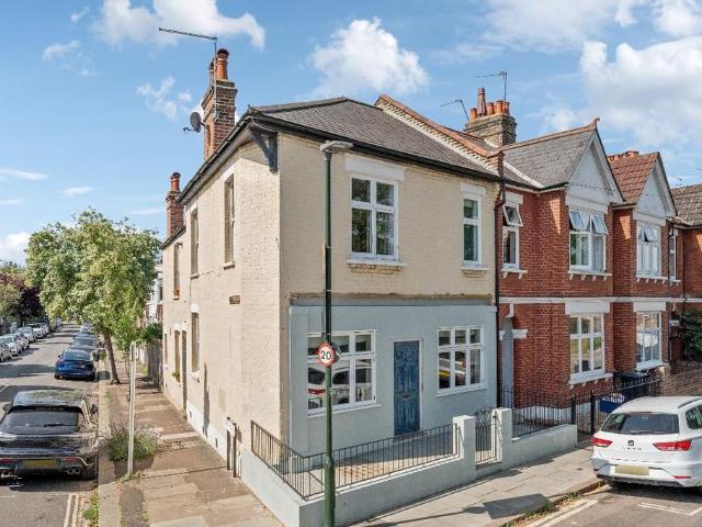 3 bedroom end of terrace house for sale