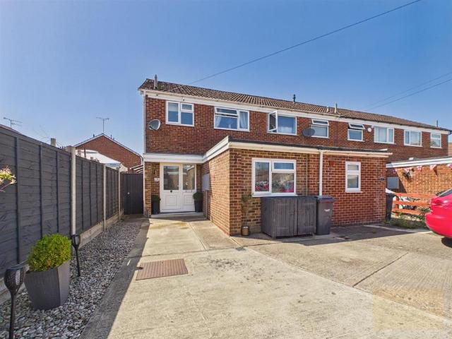 3 bedroom end of terrace house for sale