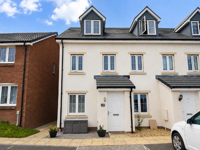 3 bedroom end of terrace house for sale