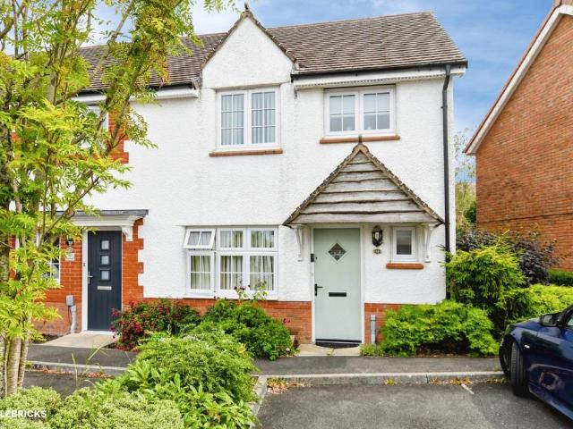 3 bedroom end of terrace house for sale