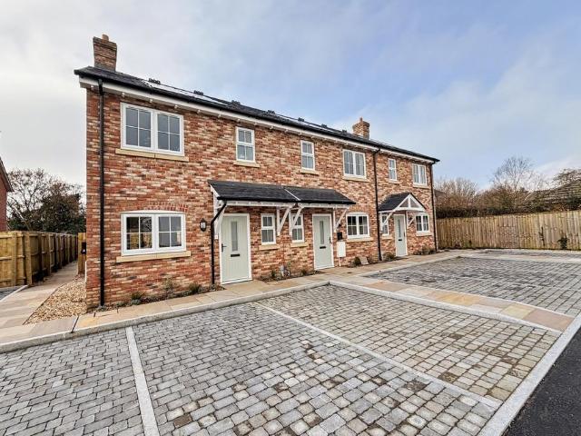 3 bedroom end of terrace house for sale