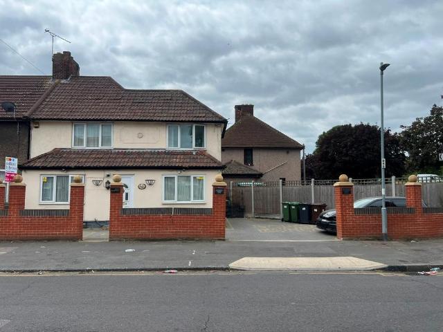 3 bedroom end of terrace house for sale
