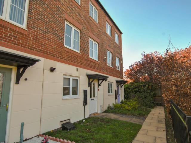 3 bedroom end of terrace house for sale