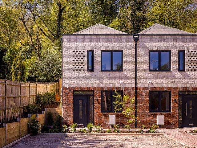 3 bedroom end of terrace house for sale