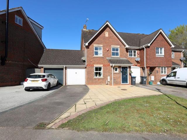 3 bedroom end of terrace house for sale