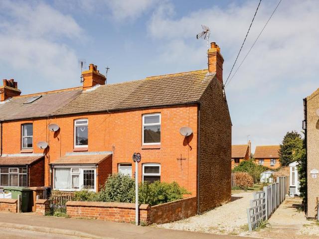 3 bedroom end of terrace house for sale