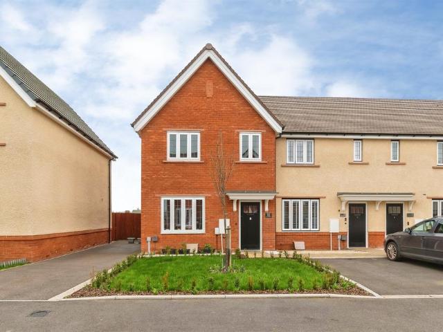 3 bedroom end of terrace house for sale