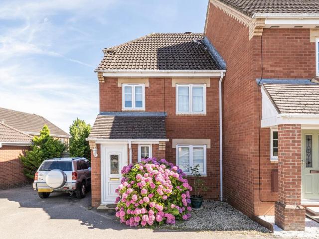 3 bedroom end of terrace house for sale