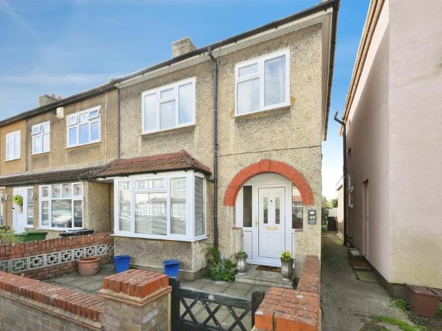 3 bedroom end of terrace house for sale