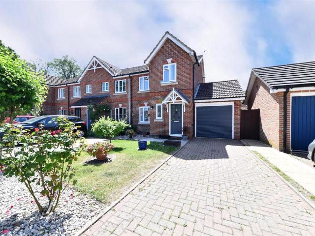 3 bedroom end of terrace house for sale