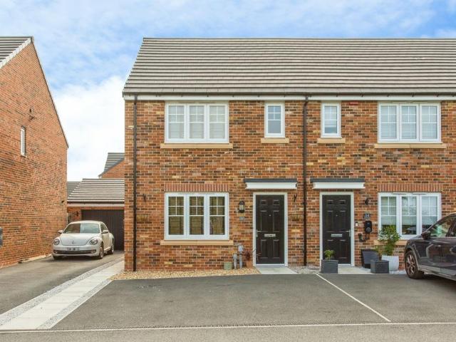 3 bedroom end of terrace house for sale