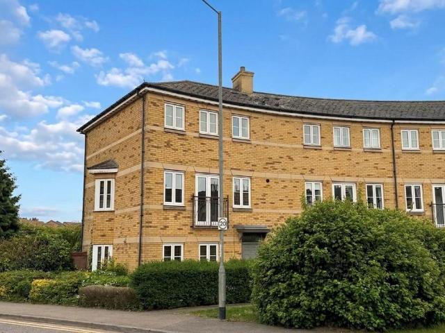 3 bedroom end of terrace house for sale