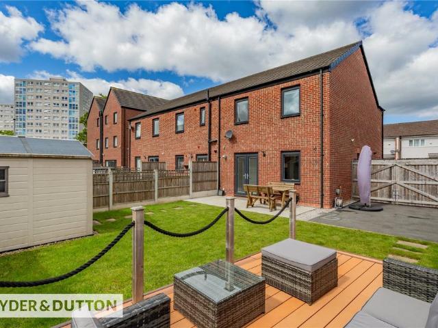 3 bedroom end of terrace house for sale