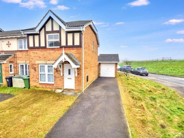 3 bedroom end of terrace house for sale