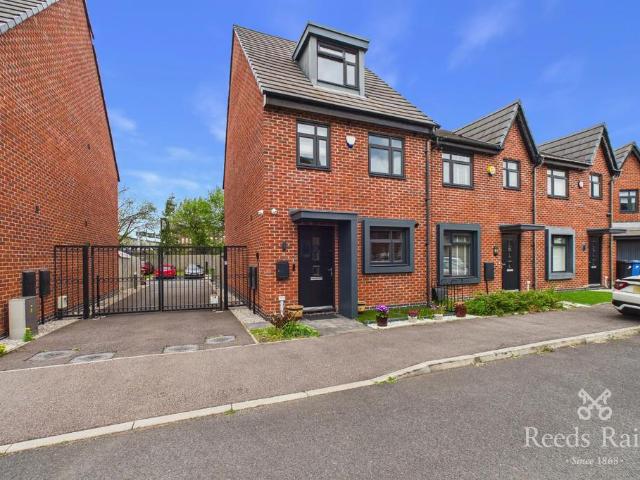 3 bedroom end of terrace house for sale
