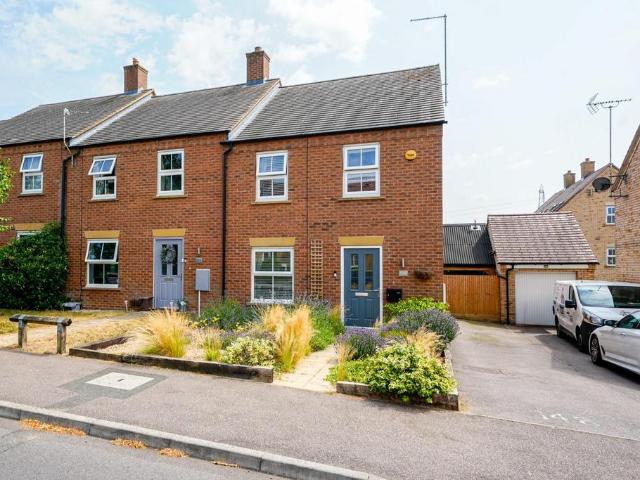 3 bedroom end of terrace house for sale