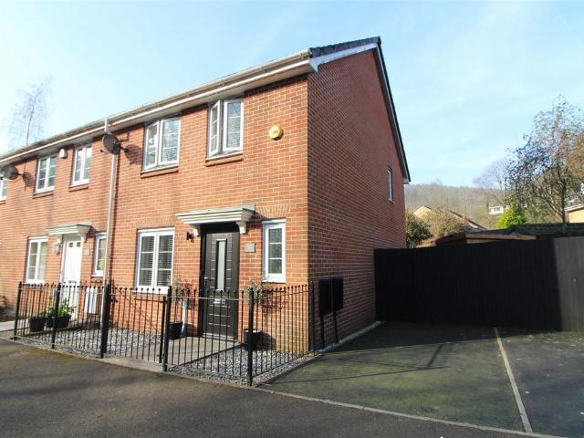 3 bedroom end of terrace house for sale