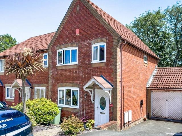 3 bedroom end of terrace house for sale