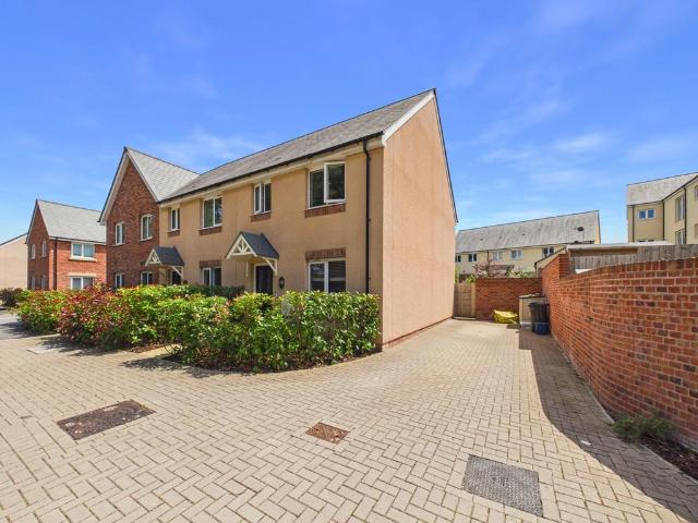 3 bedroom end of terrace house for sale