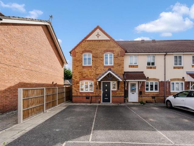 3 bedroom end of terrace house for sale