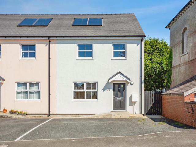 3 bedroom end of terrace house for sale