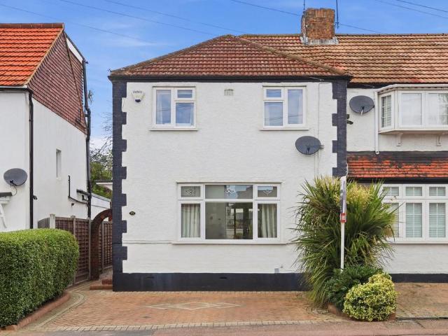 3 bedroom end of terrace house for sale